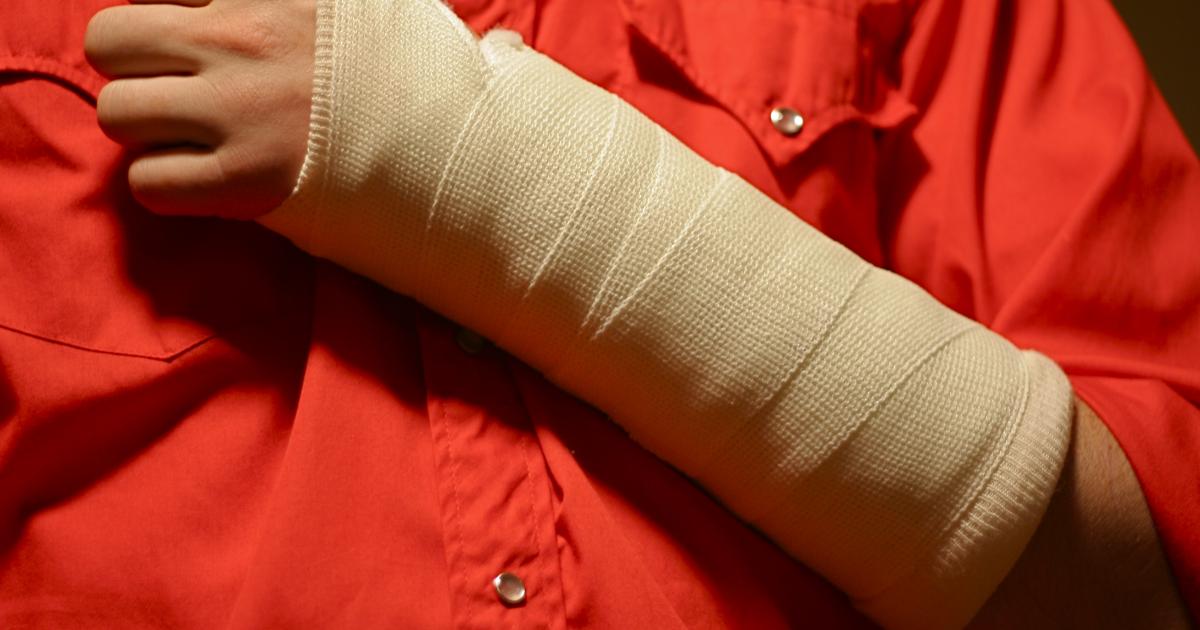 في استخدام اليد اليسرى: أو كيف تكون أعسر في عالم من اليمين؟ | المنصة